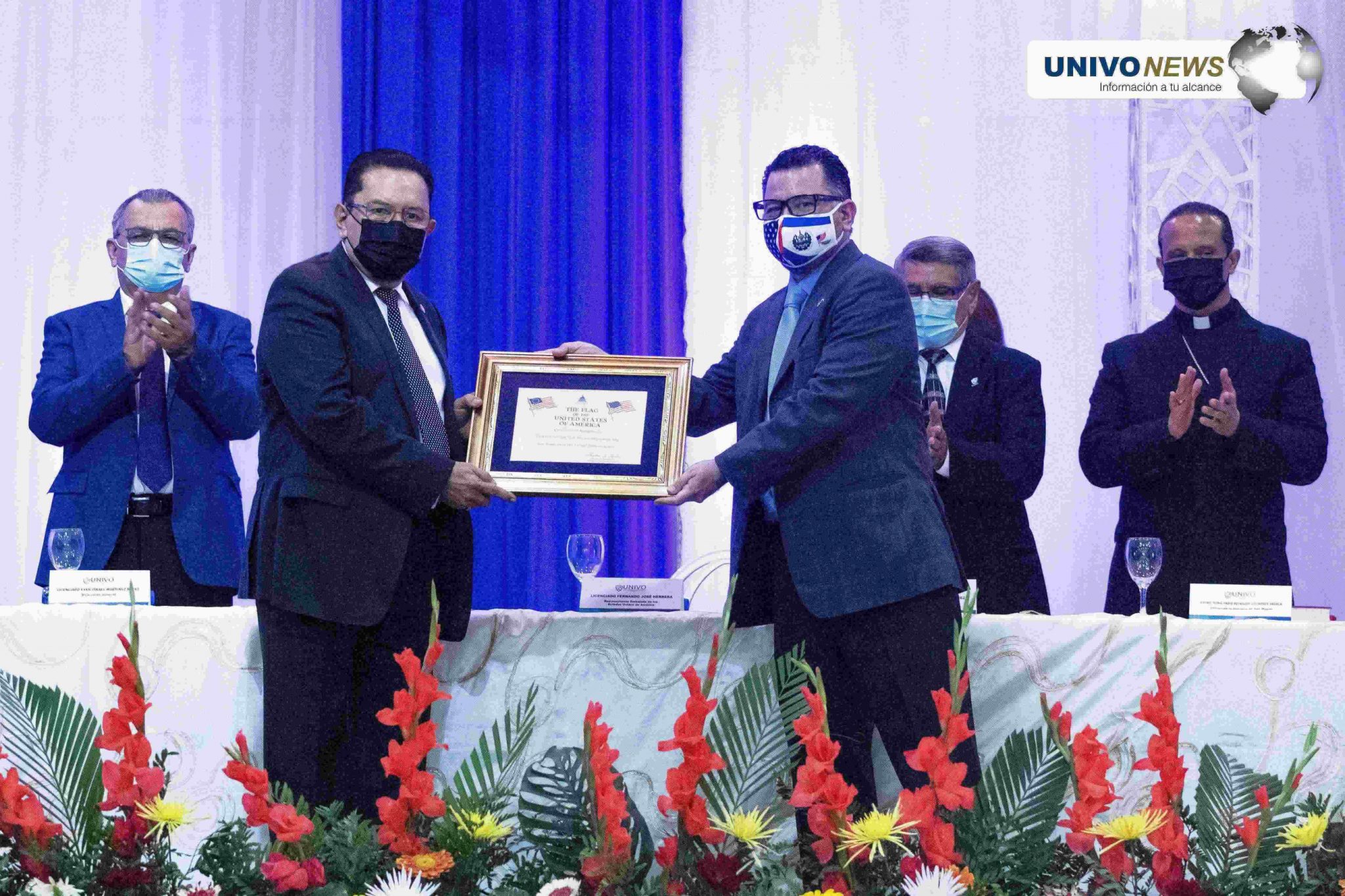 Rector de la UNIVO recibe reconocimiento a su trayectoria profesional ...