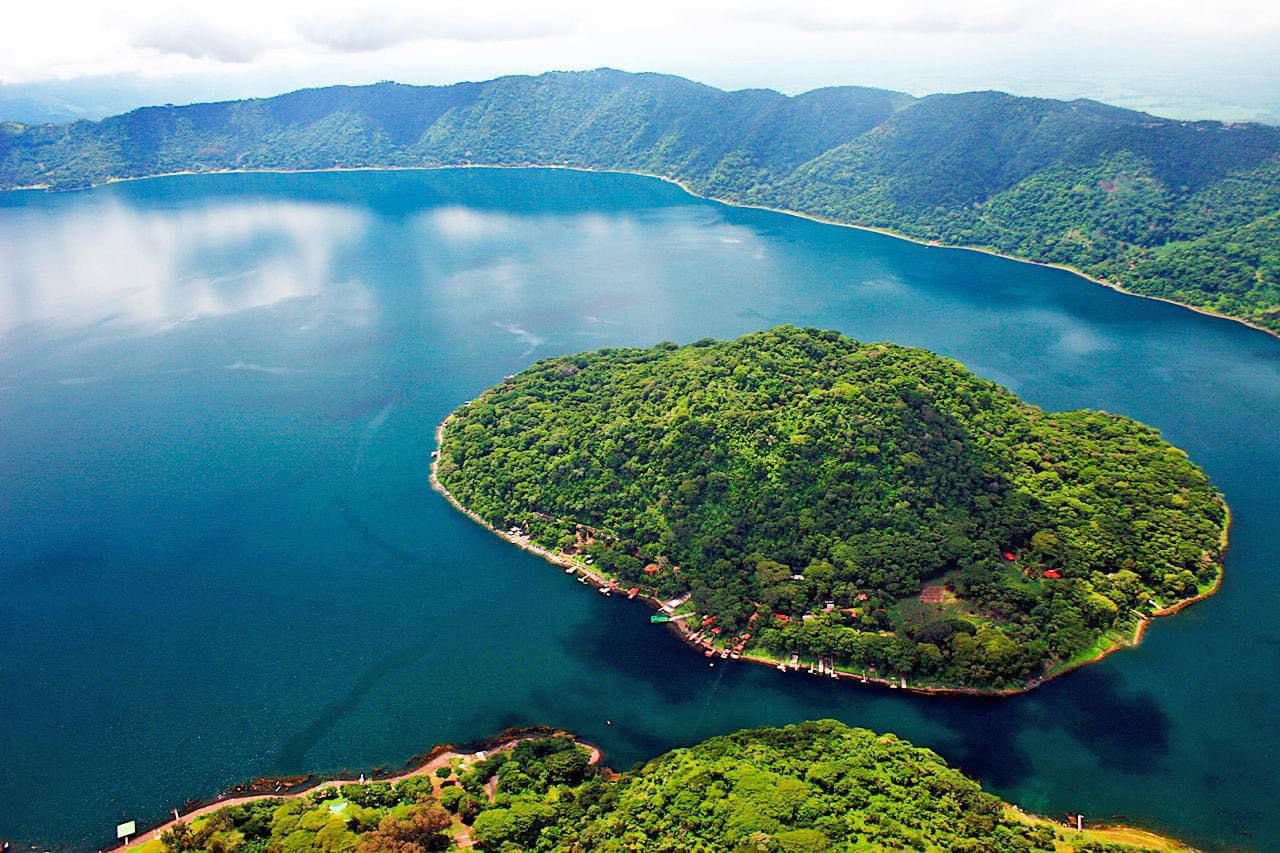 El Lago de Coatepeque en El Salvador: su fascinante historia