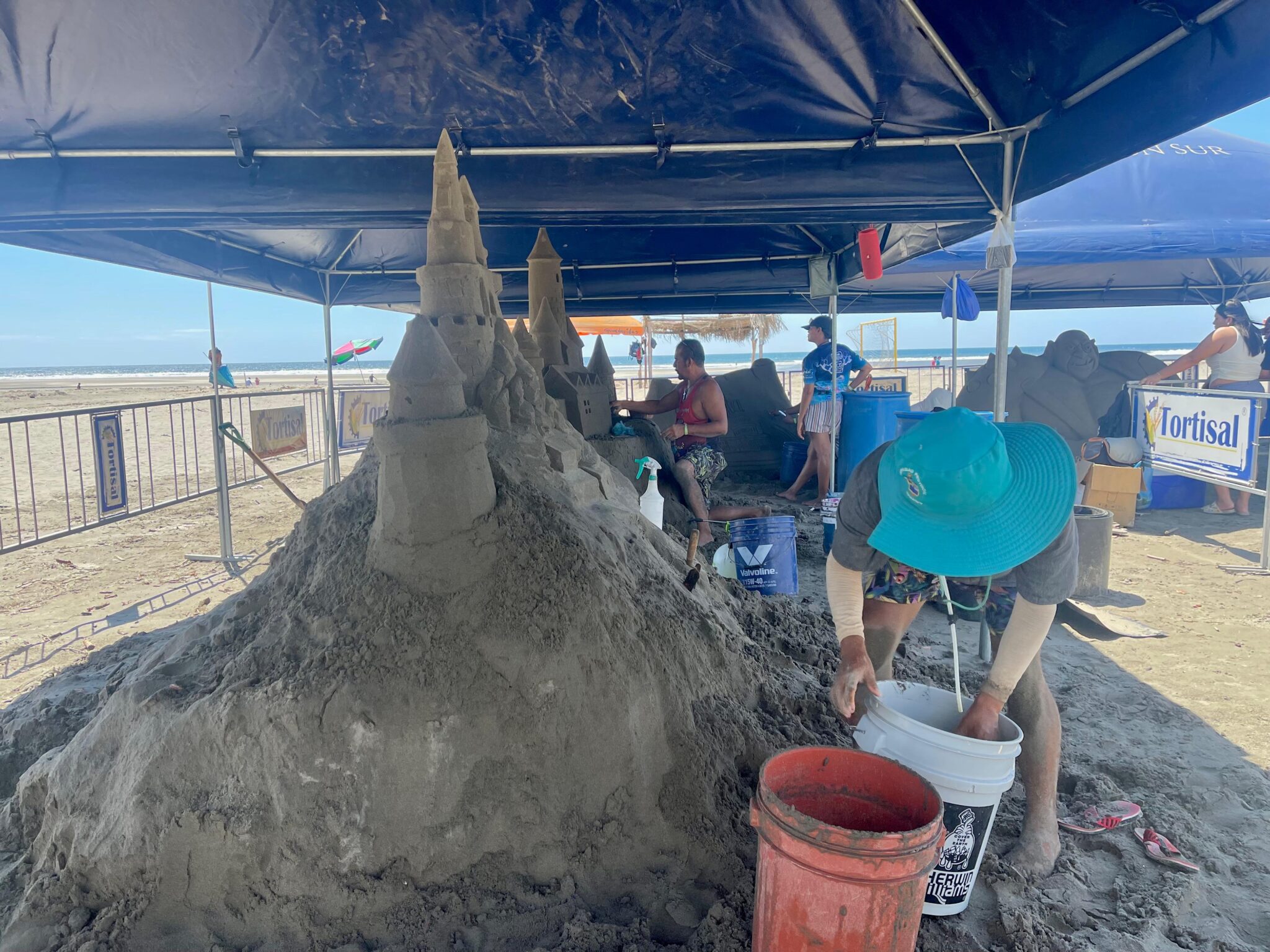 Esculturas de arena embellecen Playa El Esterón en Intipucá - UNIVONews